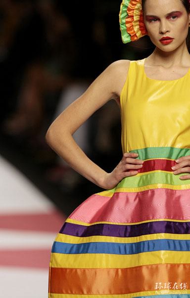 Moda rara de diseñador español | AquiModa.com