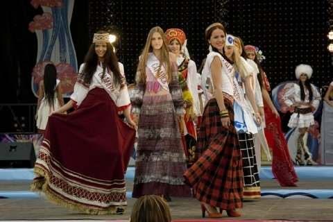 Vestidos coloridos y espectaculares (moda rusa) | AquiModa.com