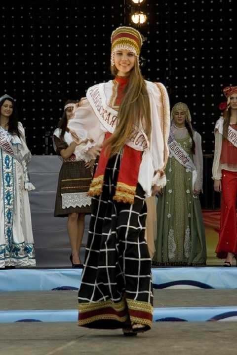 Vestidos coloridos y espectaculares (moda rusa) | AquiModa.com