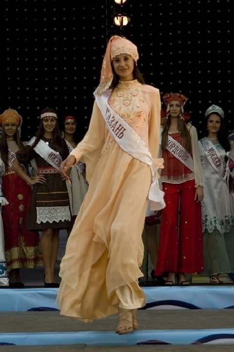 Vestidos coloridos y espectaculares (moda rusa) | AquiModa.com