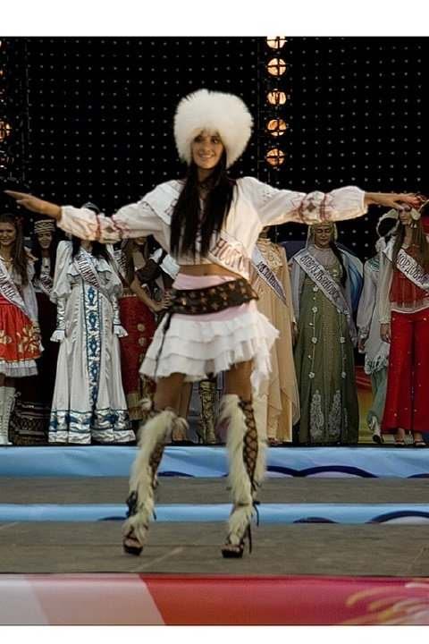 Vestidos coloridos y espectaculares (moda rusa) | AquiModa.com