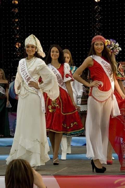 Vestidos coloridos y espectaculares (moda rusa) | AquiModa.com