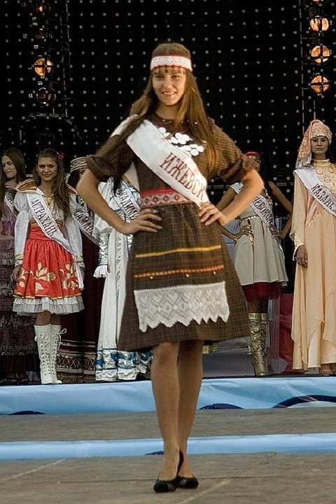 Vestidos coloridos y espectaculares (moda rusa) | AquiModa.com