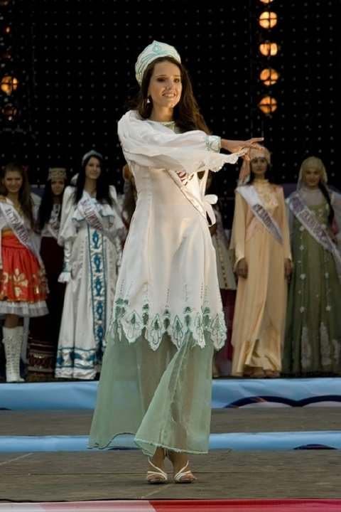 Vestidos coloridos y espectaculares (moda rusa) | AquiModa.com