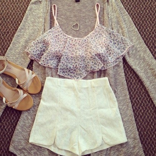 Cómo combinar tus outfits con shorts a la cintura? Sigue estos consejos ... Cómo combinar tus outfits con shorts a la cintura? Sigue estos consejos ...