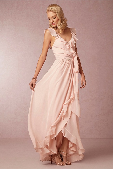 Hermosos vestidos color beige para damas de honor | AquiModa.com